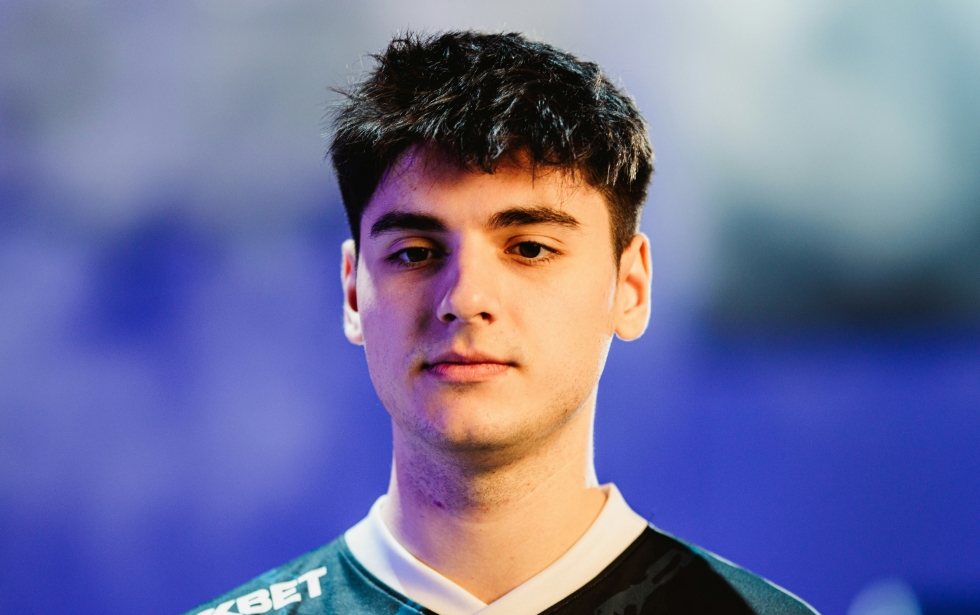 Regali официально присоединился к FlyQuest - Legalbet.gg
