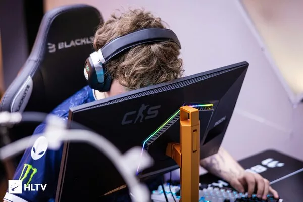 YEKINDAR рассказал, зачем так близко сидит к монитору - Legalbet.gg