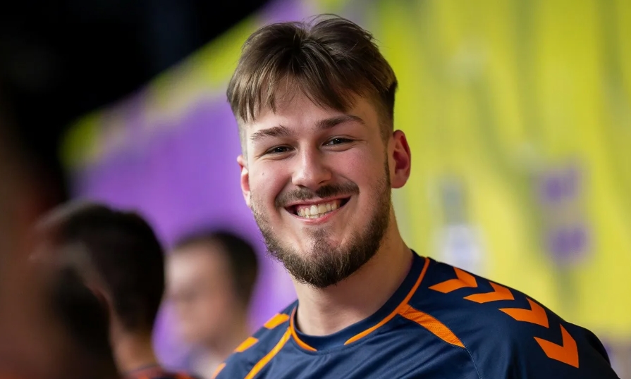 JL попросил организаторов турниров выделять одинаковые ПК для ...